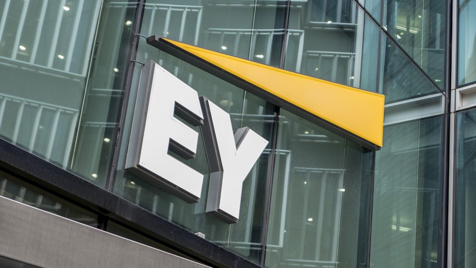 Стажантски позиции в EY Bulgaria | Кариерен център и алумни общност